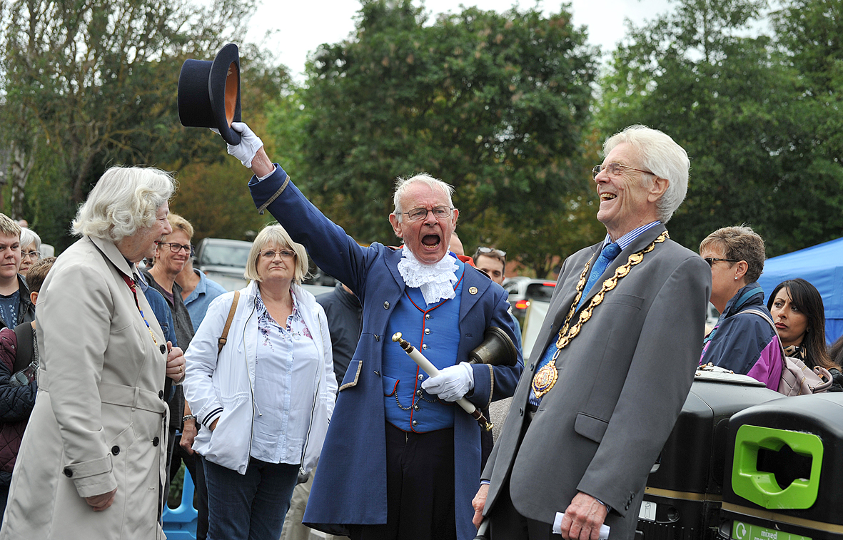 Thousands descend on Droitwich for town's new-look Salt Fest - The ...